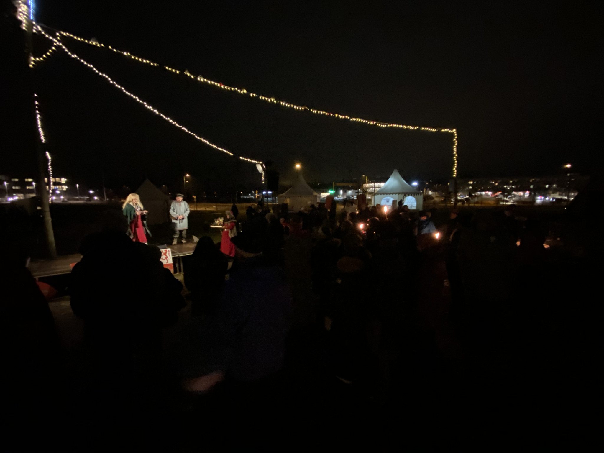 Her blir Thorvald Hillestad slått til Ridder av Re: - Ikke høgg hue av ...