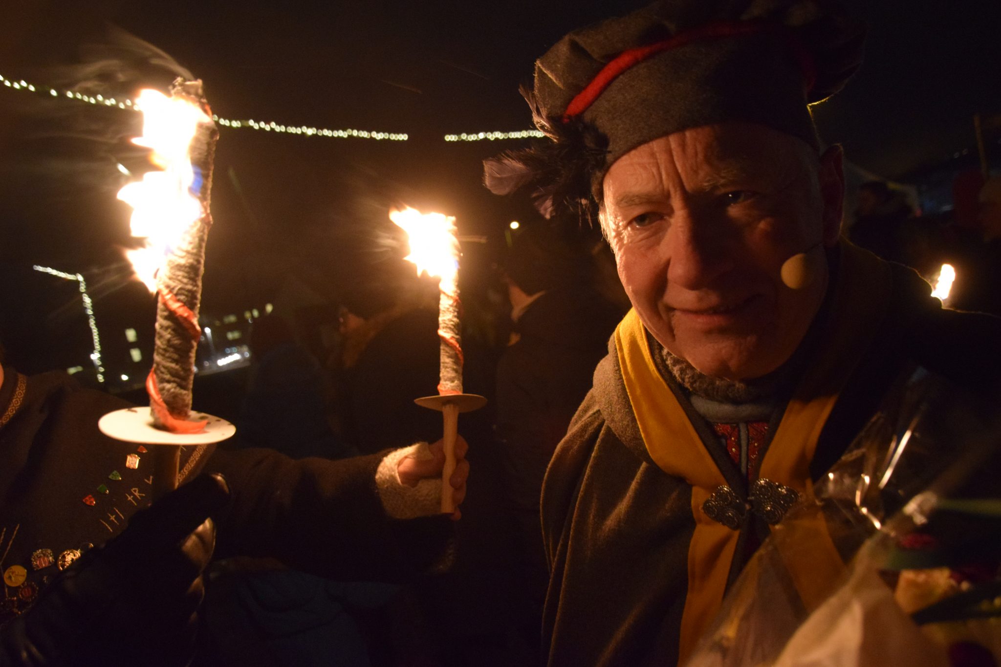 Her blir Thorvald Hillestad slått til Ridder av Re: - Ikke høgg hue av ...